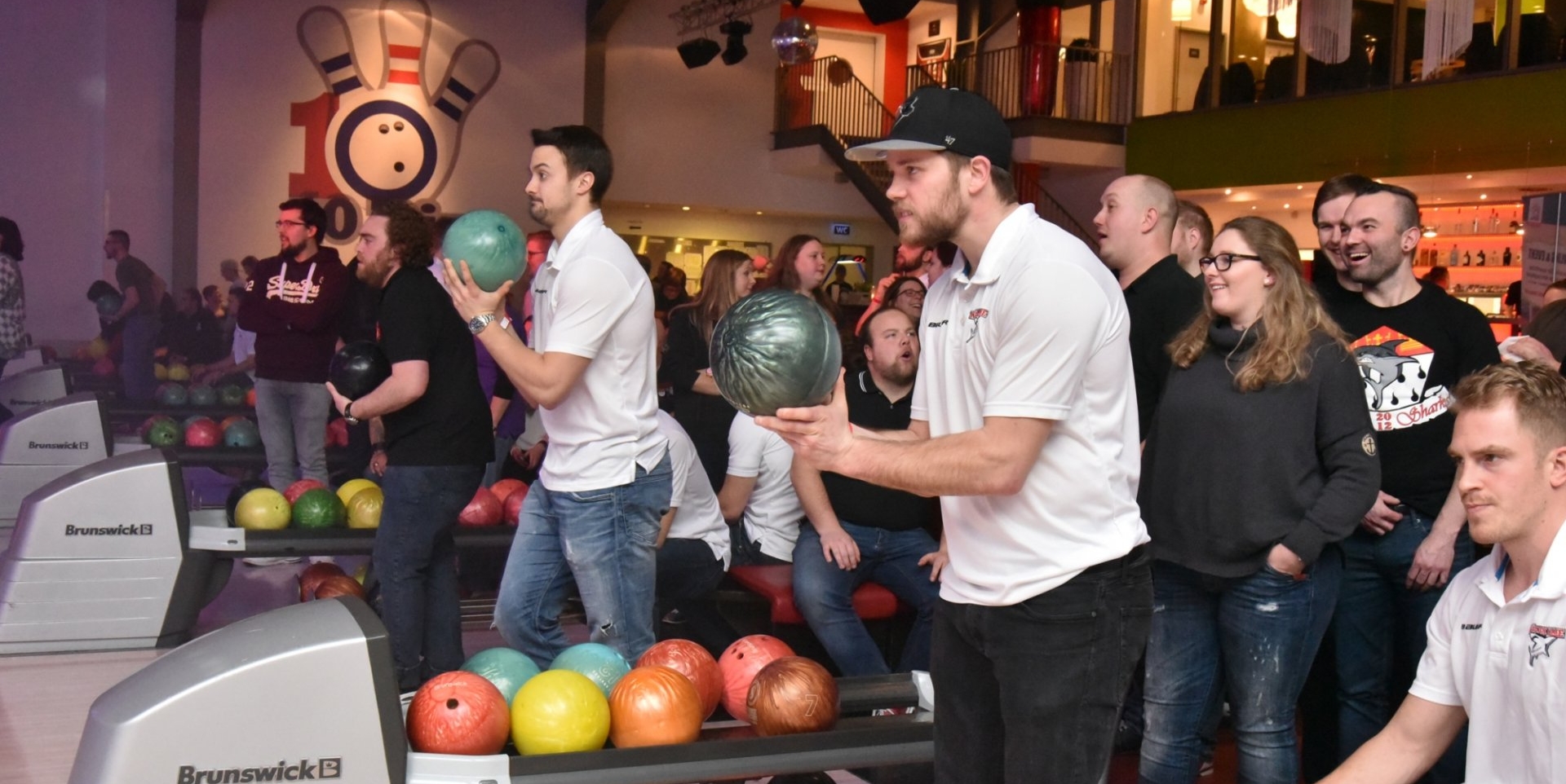 Super Stimmung beim Fan-Bowling im 10Pin | Haie.de