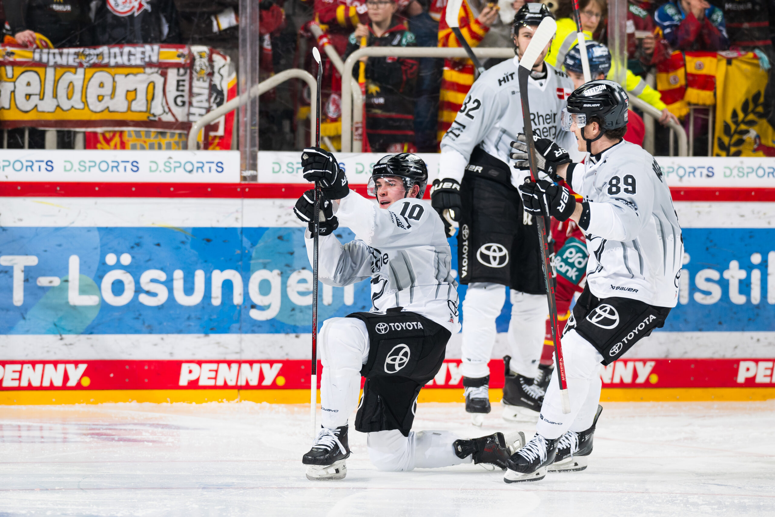 Derbysieger! Haie gewinnen 7:4 in Düsseldorf | Haie.de